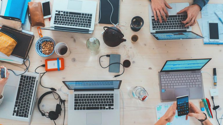 5 Cara Membangun Team Work yang Baik Walau Kerja Remote | Sunartha